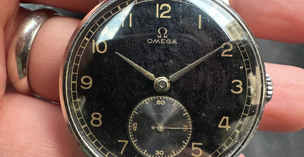 SOLD - Jumbo Cal 30 Omega Ref 2186, Black Gilt Dial, Steel Case, 37.5mm ...