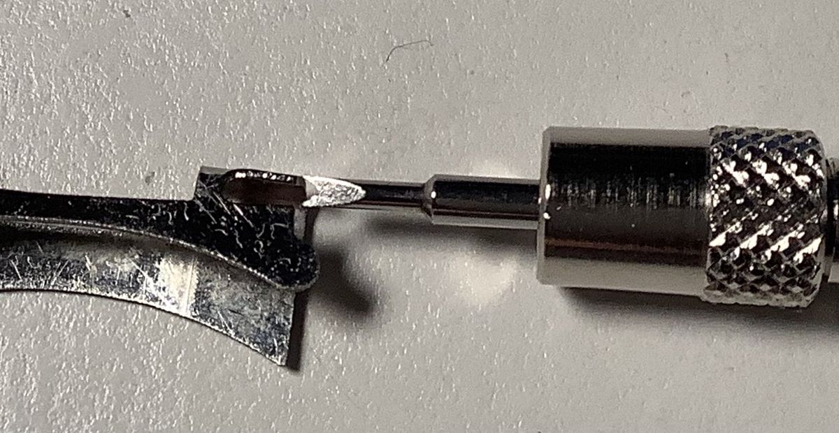 How would you access this end-link slot? | Omega Watch Forums