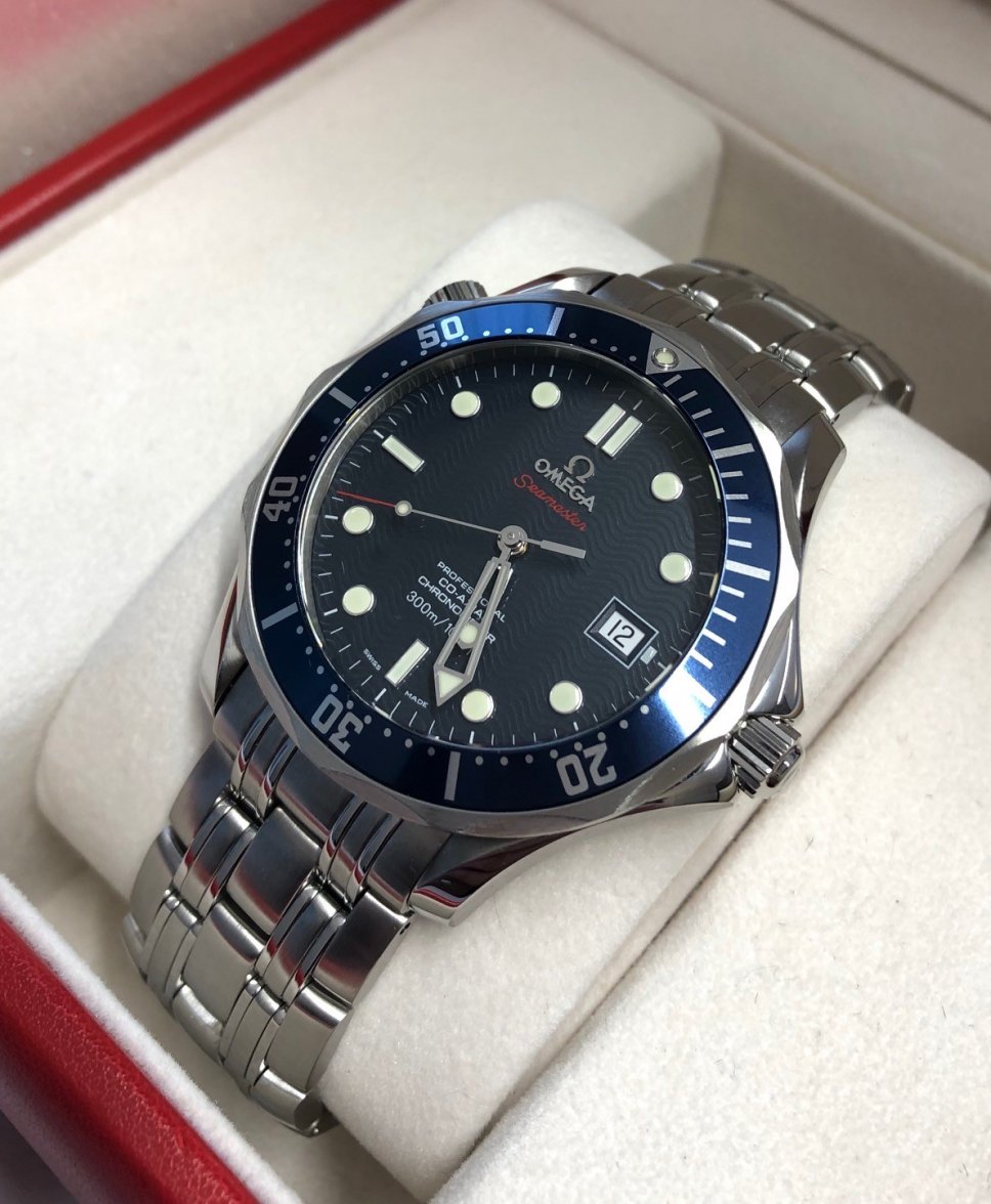 Does this omega case appear to have been polished? | Omega Forums