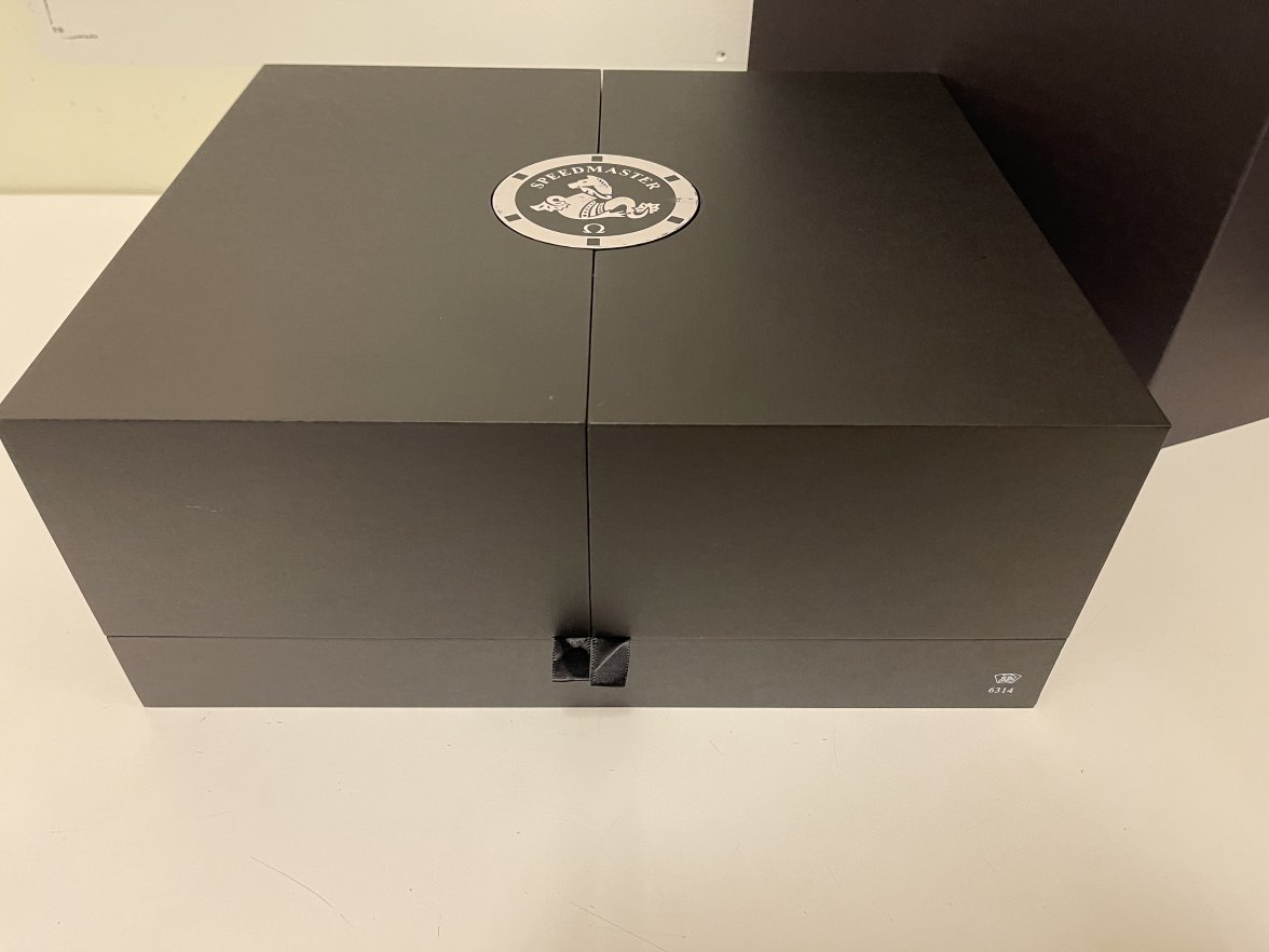 SOLD - OMEGA Speedmaster Moonwatch Professional Box | Omega Forums