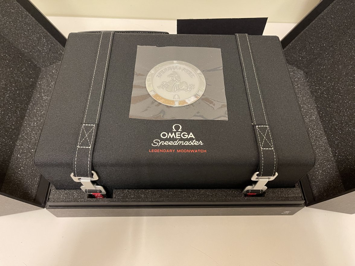 SOLD - OMEGA Speedmaster Moonwatch Professional Box | Omega Forums