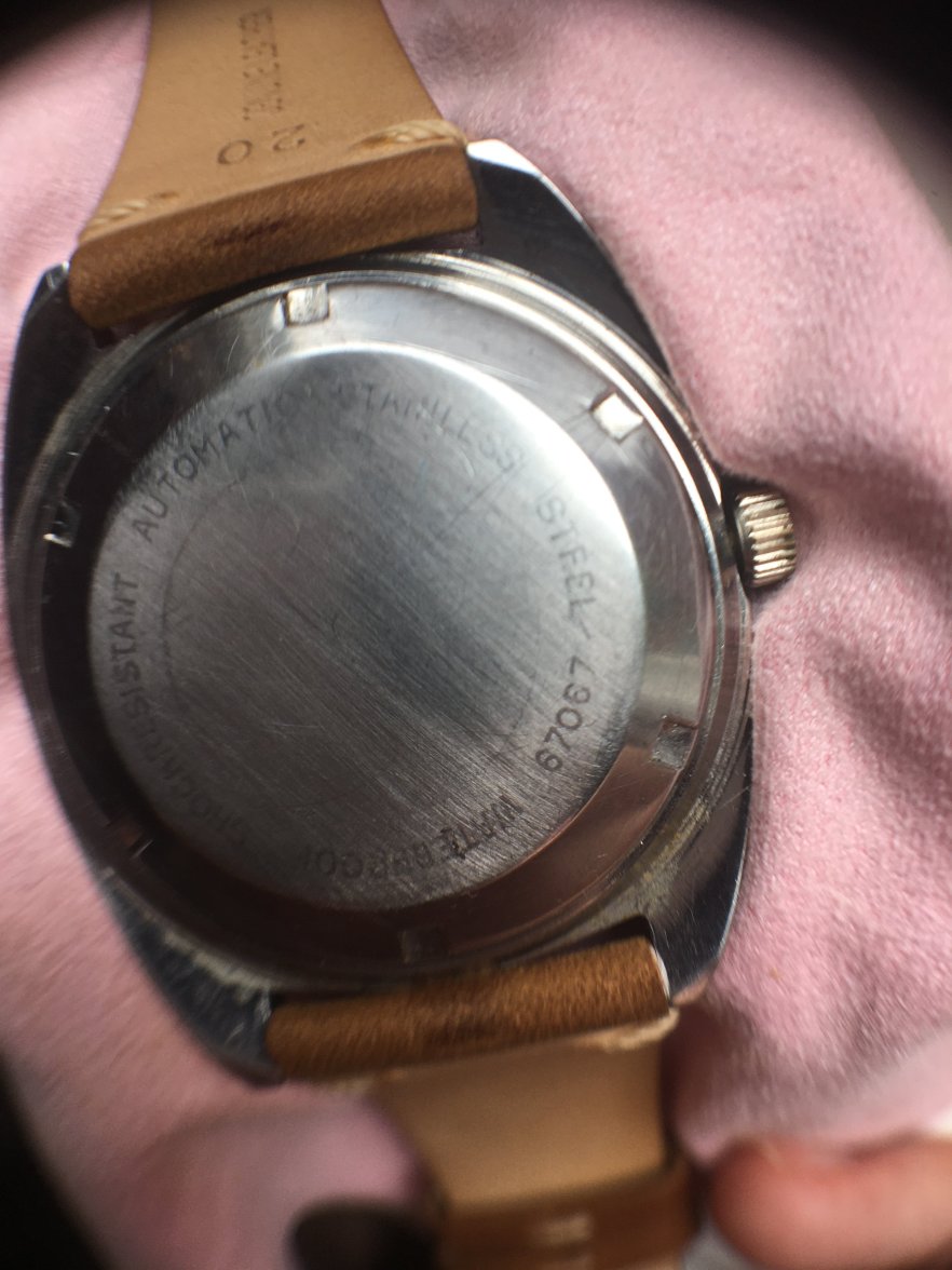 Identifying a case back | Omega Forums