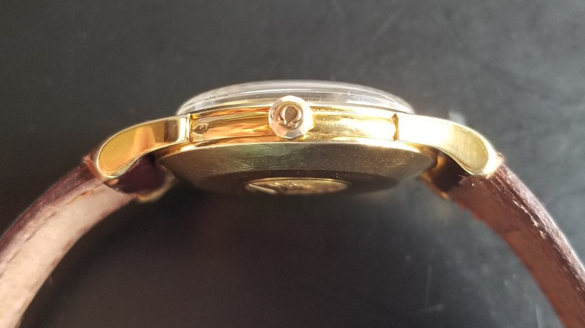 SOLD - OMEGA First Reference Constellation 2648 Arrowhead Crosshair 18K ...