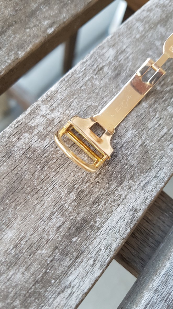 SOLD - Cartier 18k yellow gold 14mm foldable buckle | Omega Forums