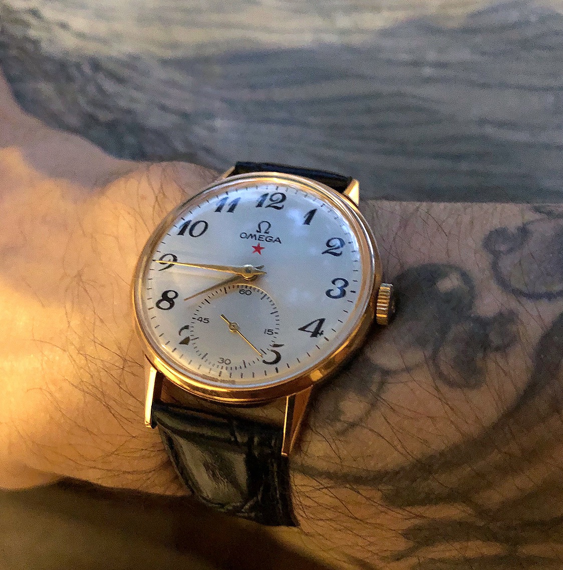 Anyone has the original dial photo of this red star? | Omega Forums