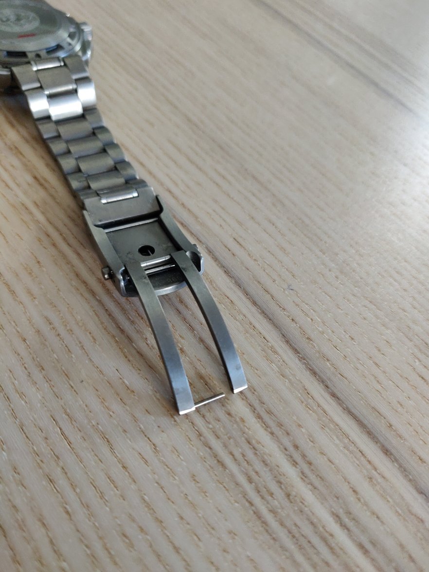 X33 broken clasp | Omega Forums